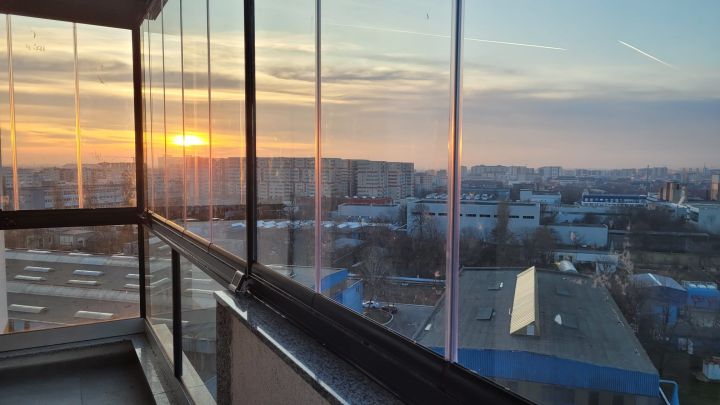 Vrei Geamuri Glisante Balcon? Ghid complet Comfortex